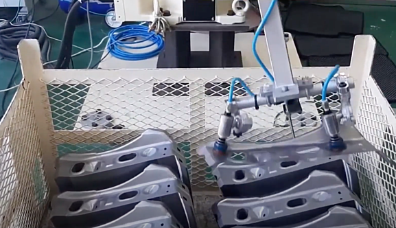 Improve your machine tending process - Pickit 3D - Bin picking with 3D ...